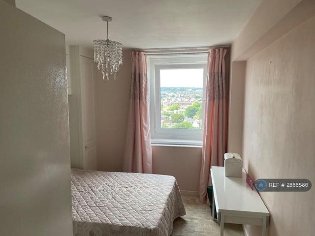 1 bedroom in a flat share to rent