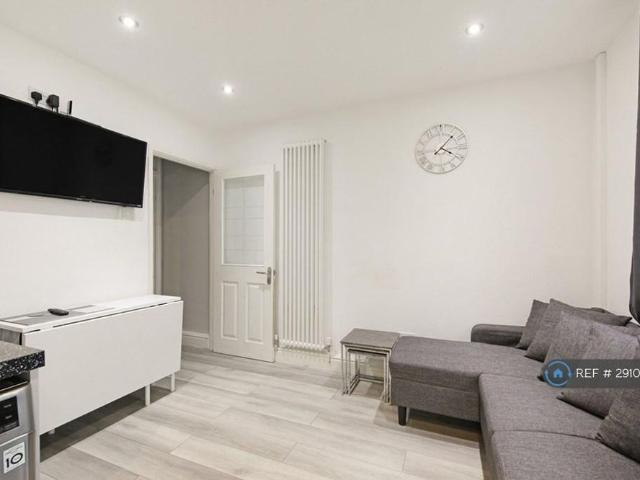 1 bedroom in a flat share to rent