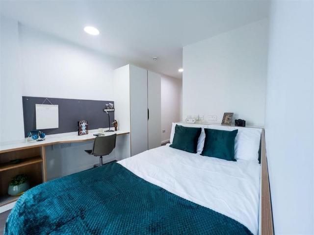 1 bedroom in a flat share to rent