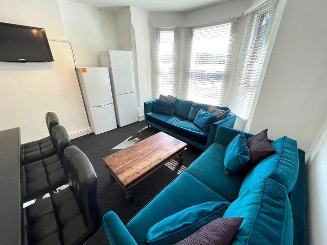 1 bedroom in a flat share to rent