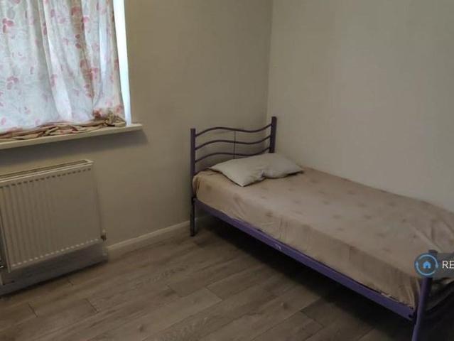 1 bedroom in a flat share to rent