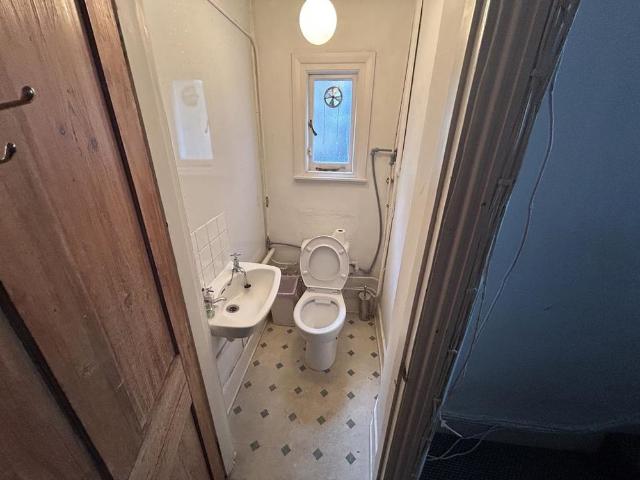 2 bedroom flat share to rent