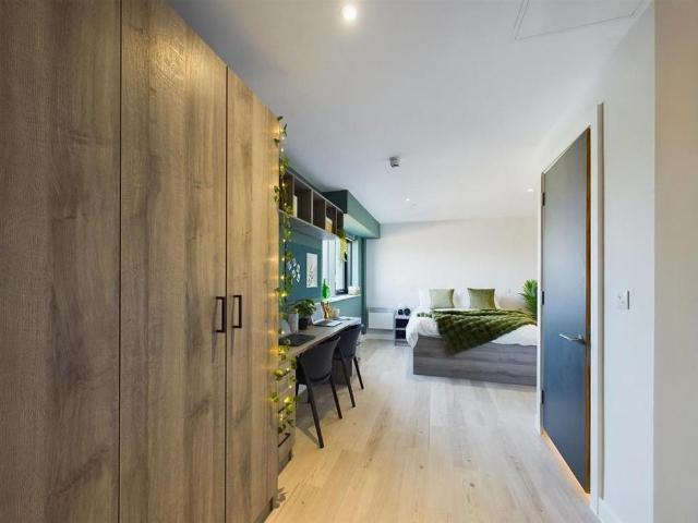 1 bedroom in a flat share to rent