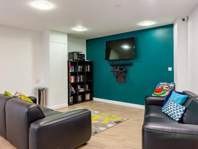 1 bedroom in a flat share to rent
