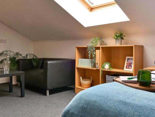 1 bedroom in a flat share to rent