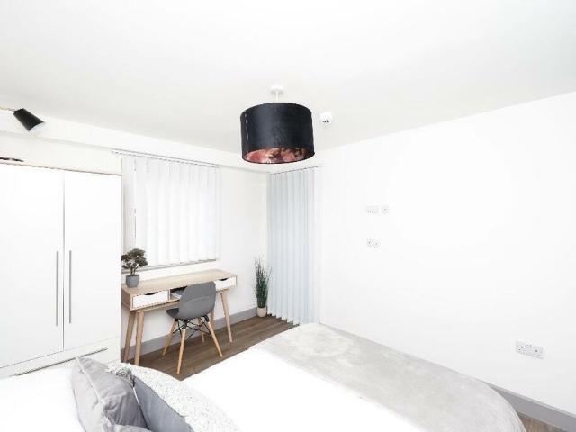 1 bedroom in a flat share to rent