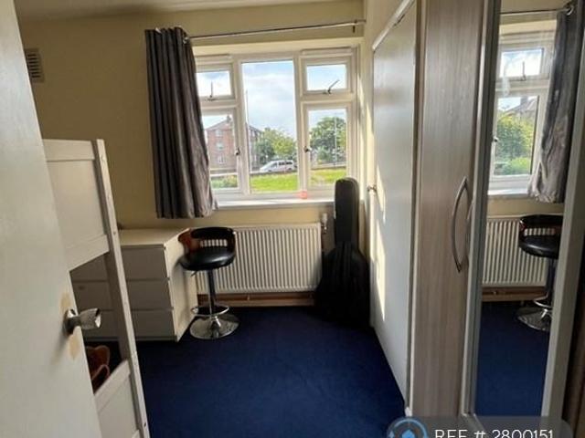1 bedroom in a flat share to rent