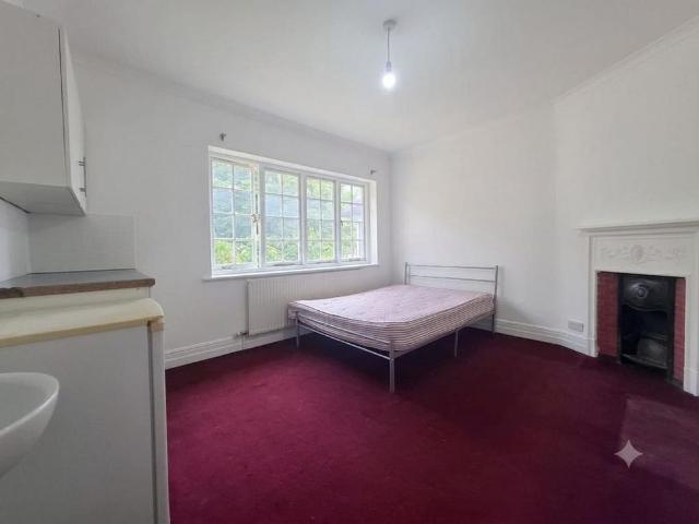 1 bedroom in a flat share to rent