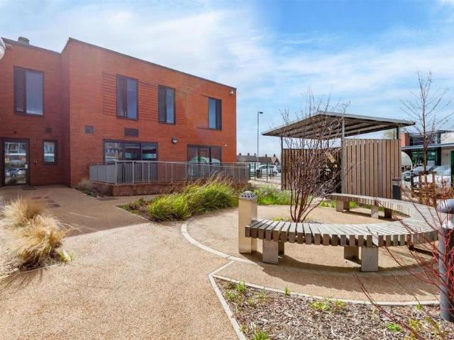 1 bedroom in a flat share to rent