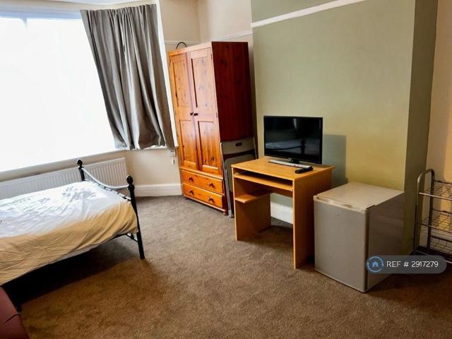1 bedroom in a flat share to rent