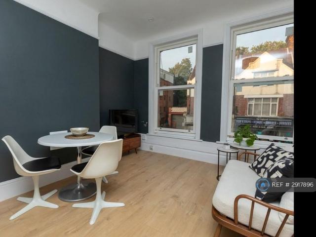 1 bedroom in a flat share to rent