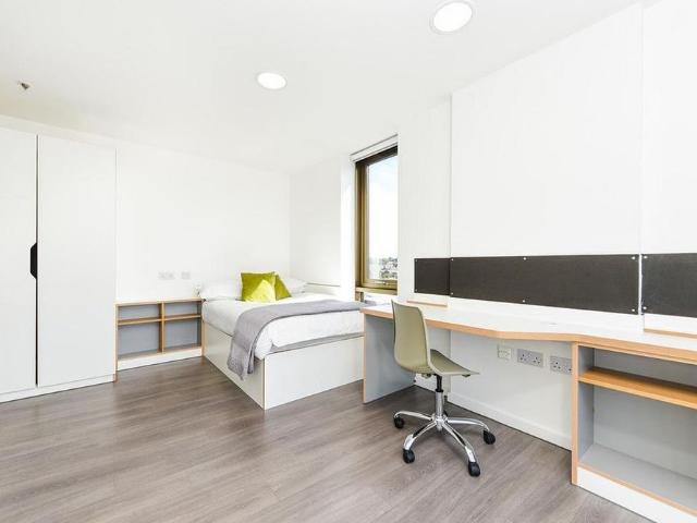 1 bedroom in a flat share to rent