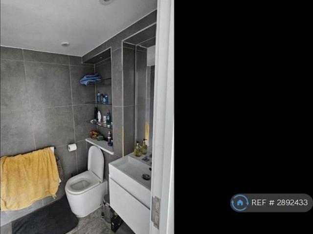 1 bedroom in a flat share to rent