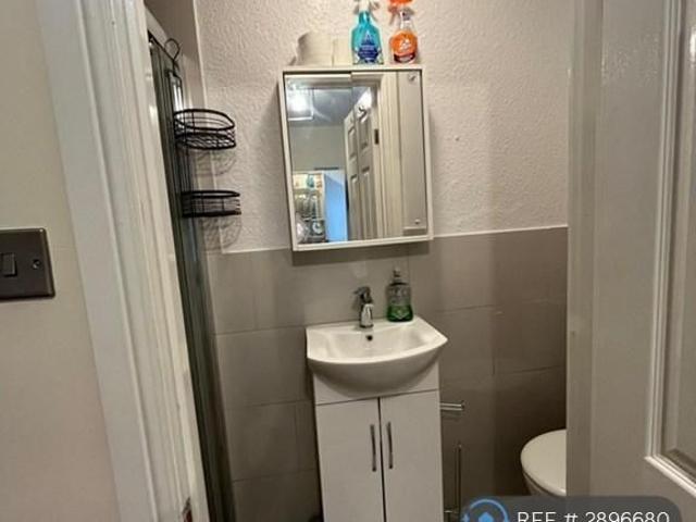 1 bedroom in a flat share to rent