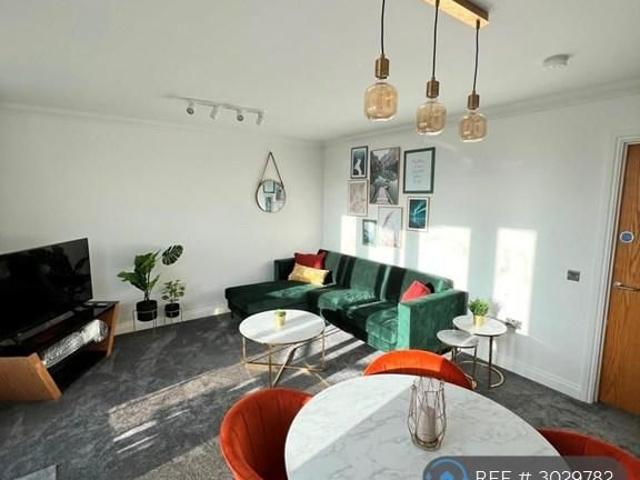 1 bedroom in a flat share to rent