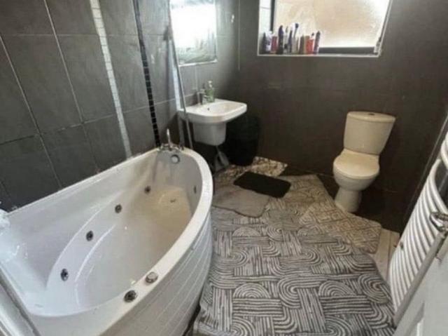 1 bedroom in a flat share to rent