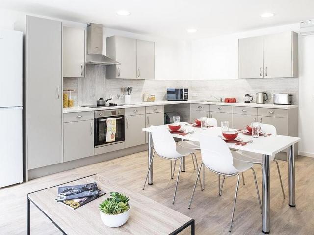 1 bedroom in a flat share to rent