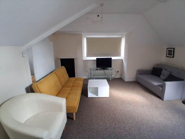 1 bedroom in a flat share to rent