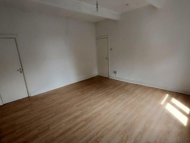 1 bedroom in a flat share to rent