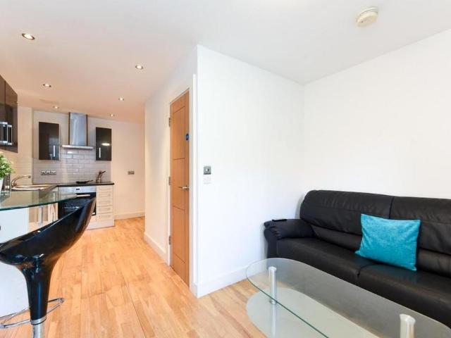 1 bedroom in a flat share to rent