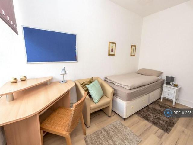 1 bedroom in a flat share to rent