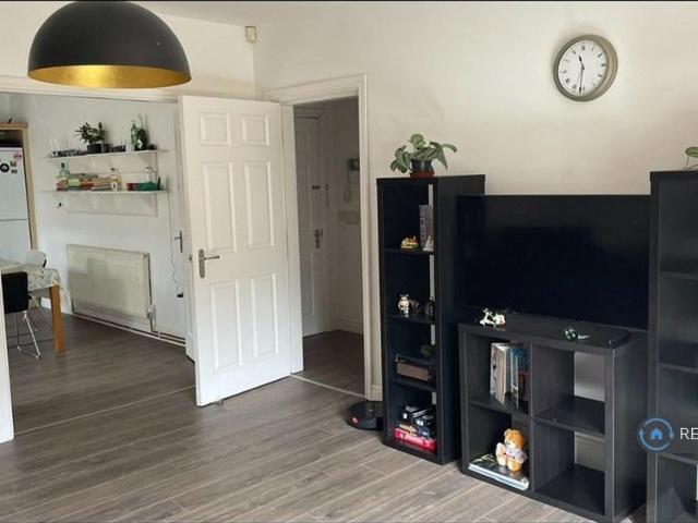 1 bedroom in a flat share to rent