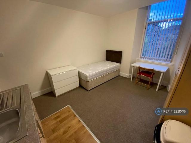 1 bedroom in a flat share to rent