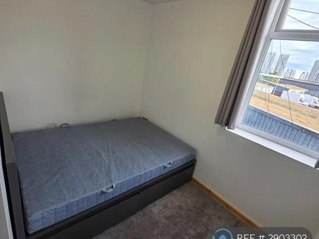 1 bedroom in a flat share to rent