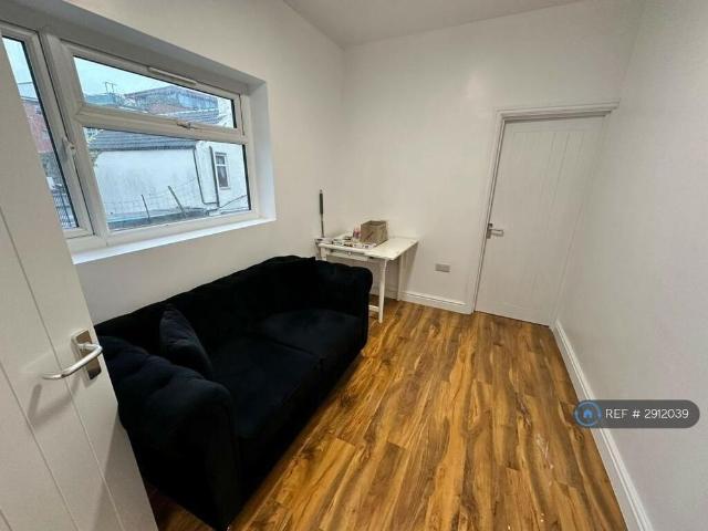 1 bedroom in a flat share to rent