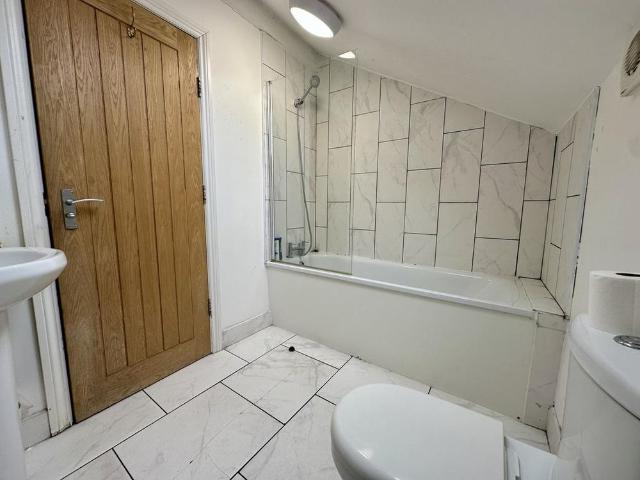 1 bedroom in a flat share to rent