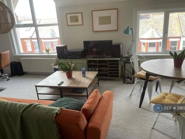 1 bedroom in a flat share to rent