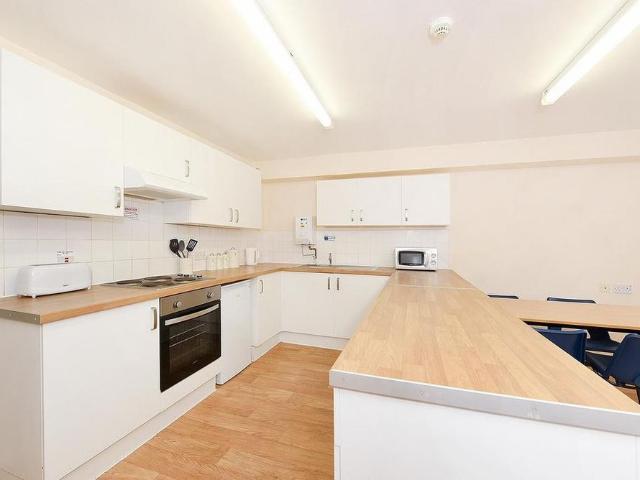 1 bedroom in a flat share to rent