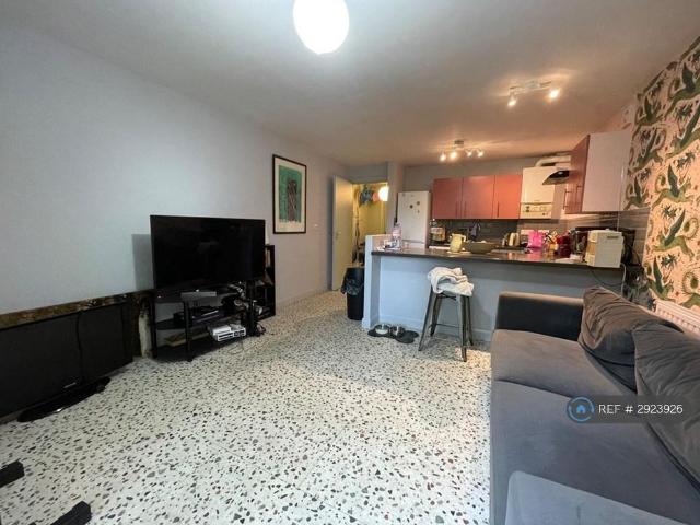 1 bedroom in a flat share to rent