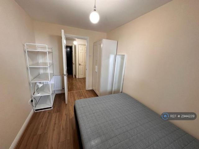 1 bedroom in a flat share to rent