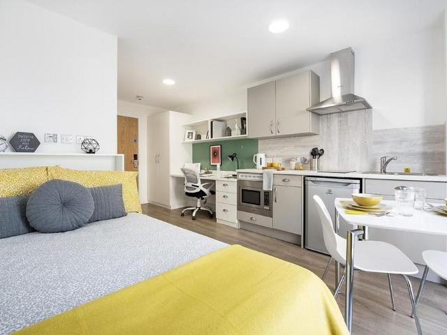 1 bedroom in a flat share to rent