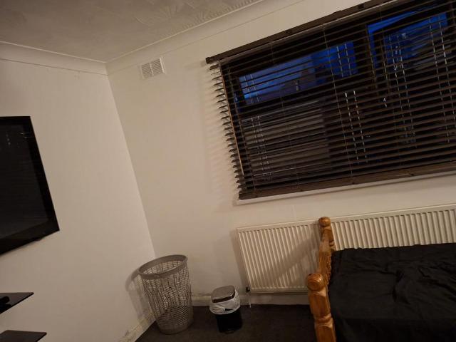 1 bedroom in a flat share to rent