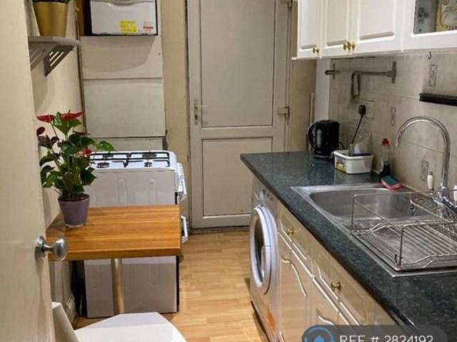 1 bedroom in a flat share to rent