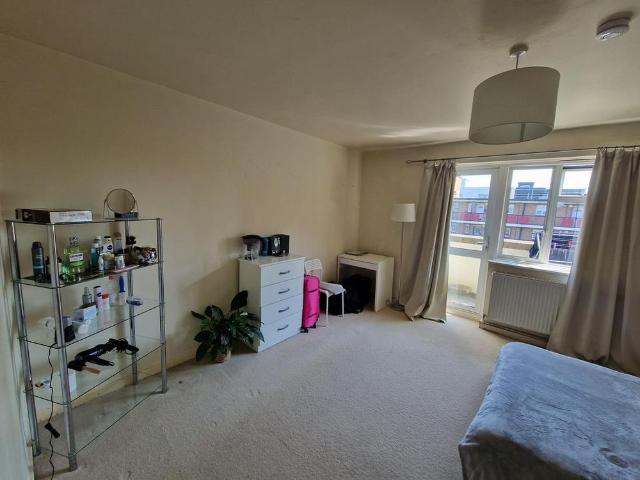 1 bedroom in a flat share to rent