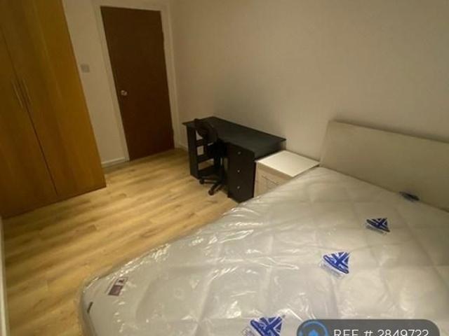 1 bedroom in a flat share to rent