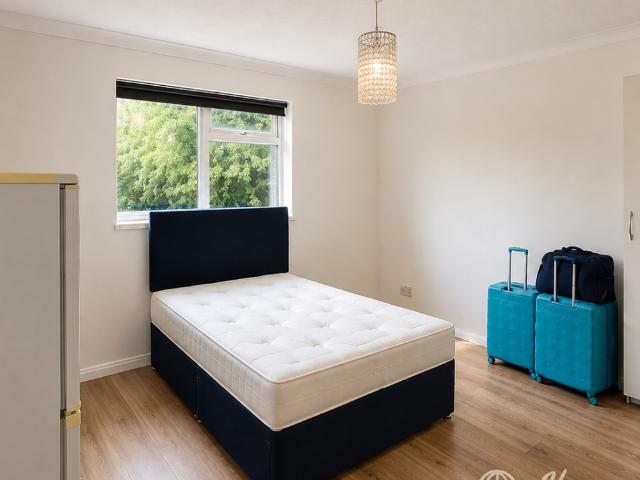 1 bedroom in a flat share to rent