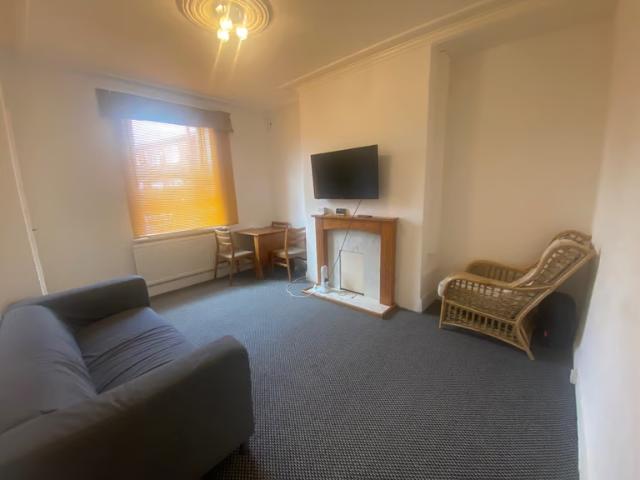 1 bedroom in a flat share to rent
