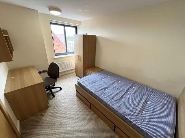 1 bedroom in a flat share to rent