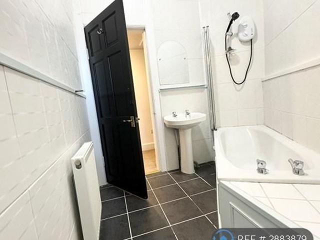 1 bedroom in a flat share to rent