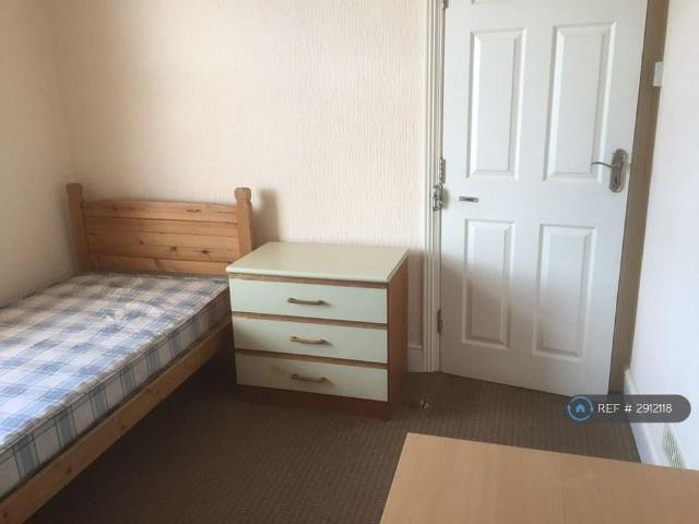 1 bedroom in a flat share to rent