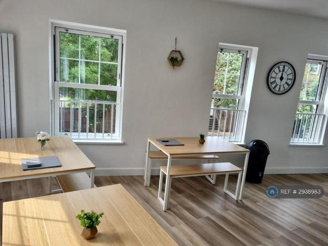 1 bedroom in a flat share to rent