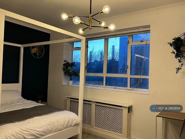 1 bedroom in a flat share to rent