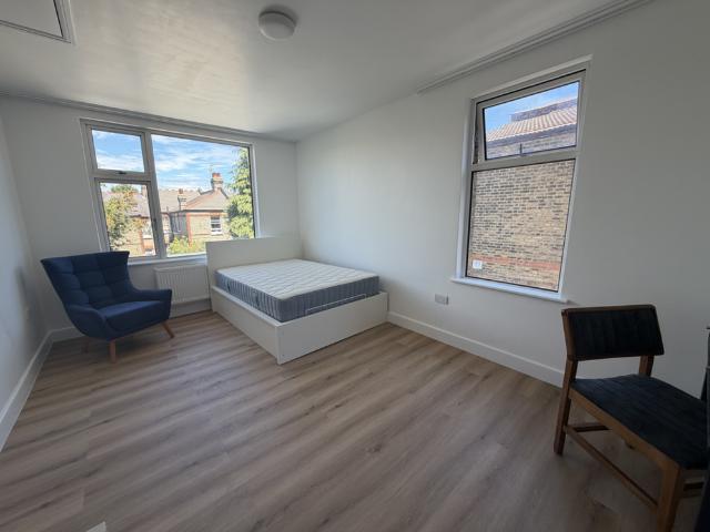 1 bedroom in a flat share to rent