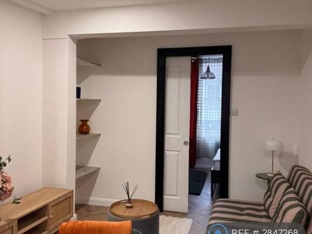 1 bedroom in a flat share to rent