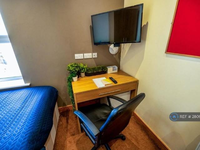1 bedroom in a flat share to rent