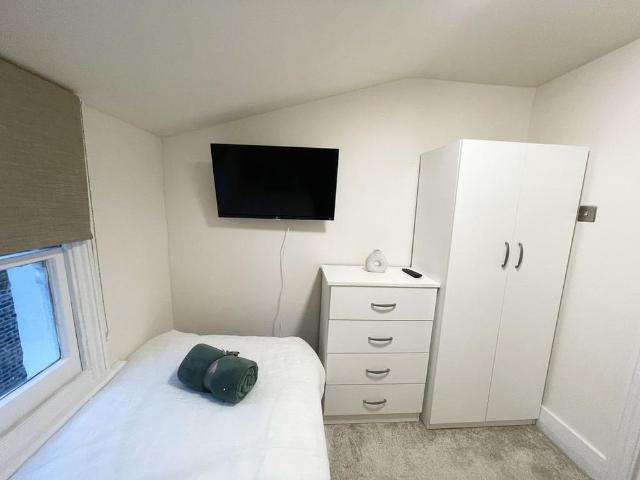 1 bedroom in a flat share to rent